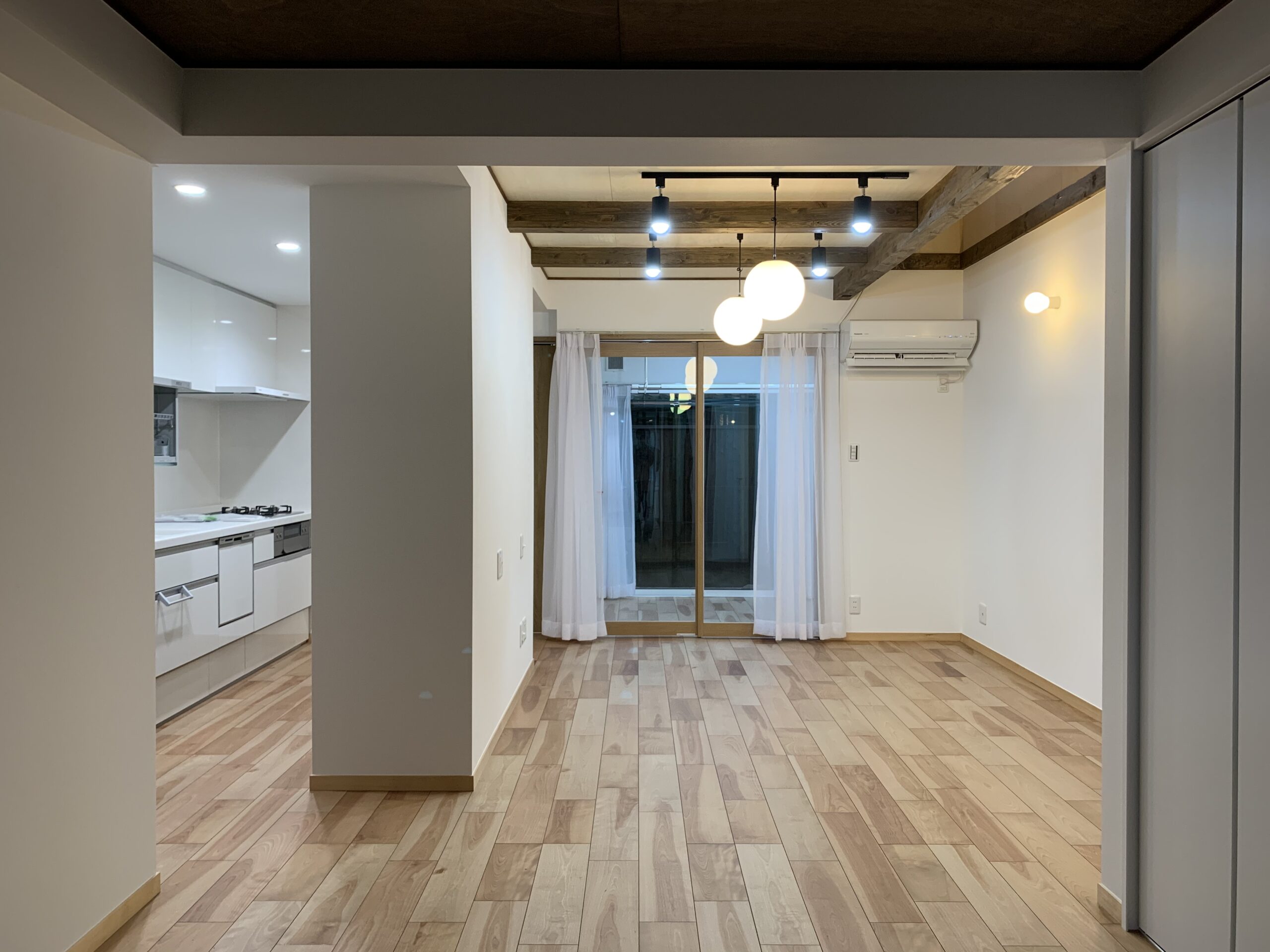 ユニバーサル株式会社