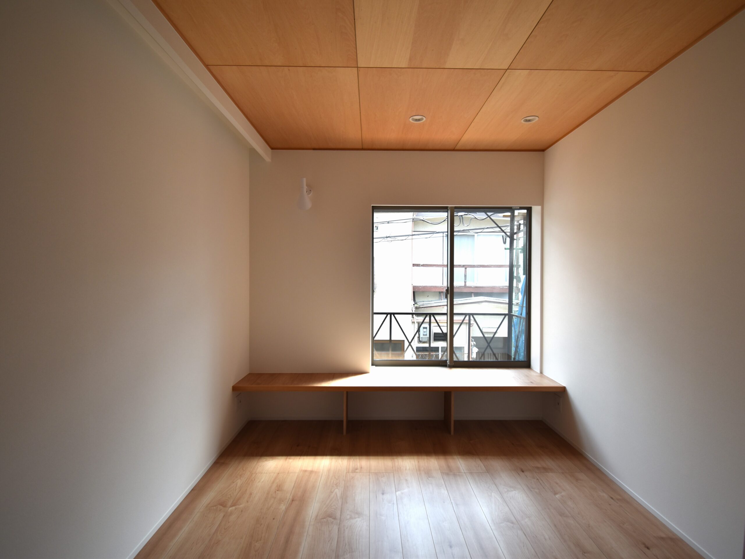 ユニバーサル株式会社